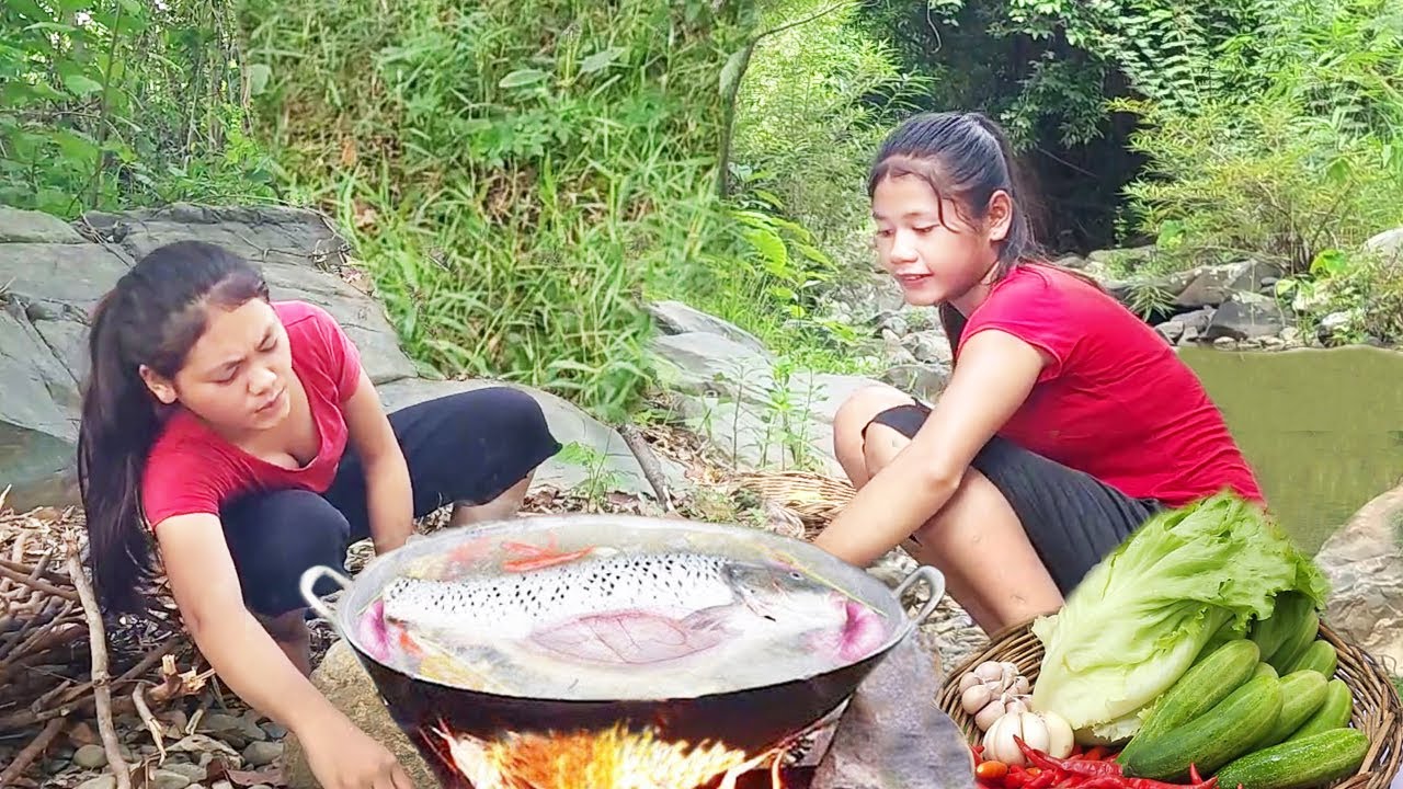 Catching Big Fish & Cooking spicy fish soup for lunch - Easy Fish ...