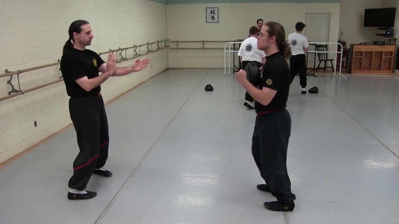 Wing Tsun chain punching drill. - YouTube