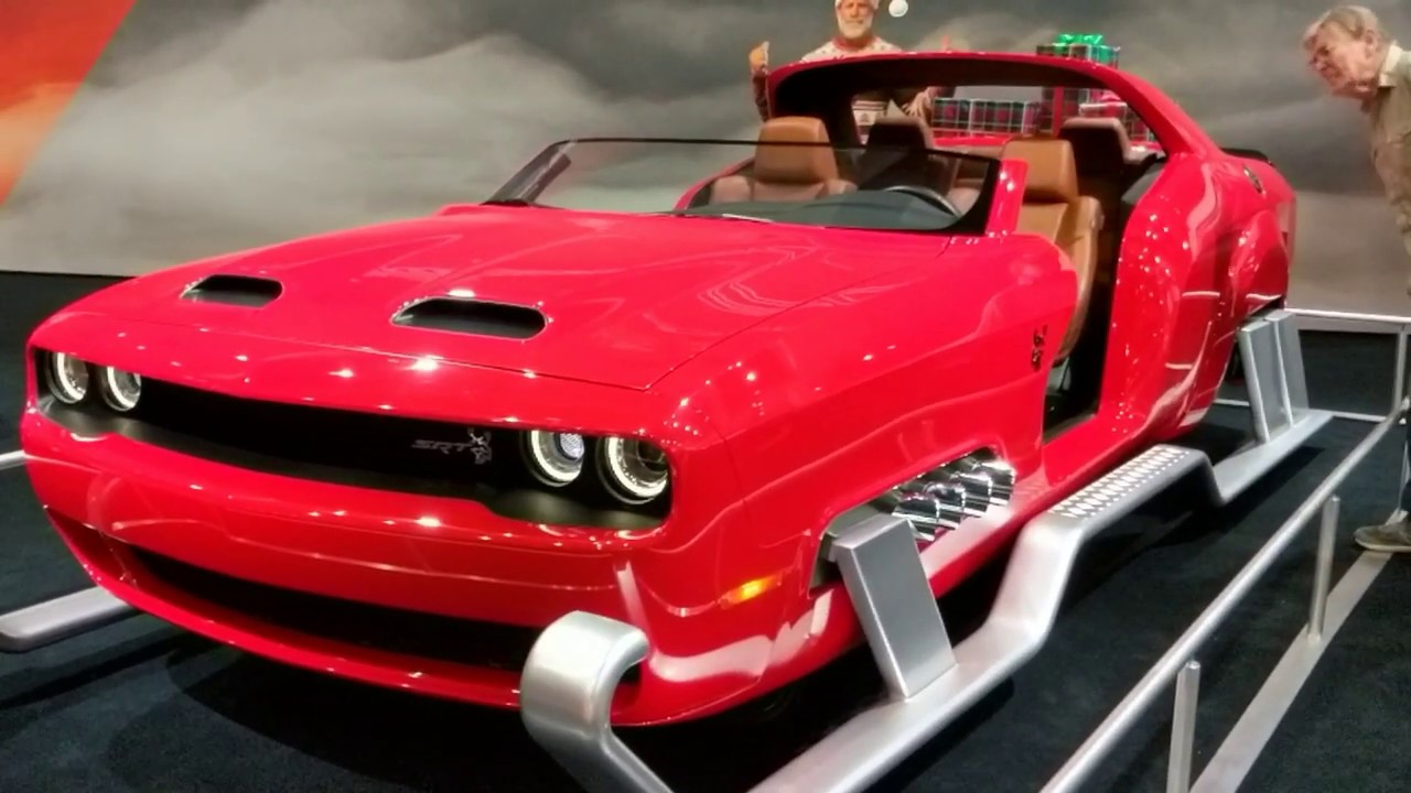 2019 LA Auto Show. Dodge Challenger Santa's Sleigh. Бешеные сани Санты ...