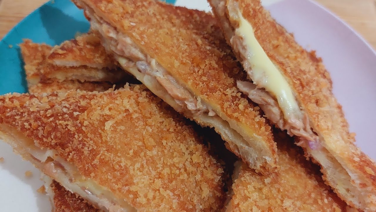 Simple cheesy tuna pie using bread - YouTube