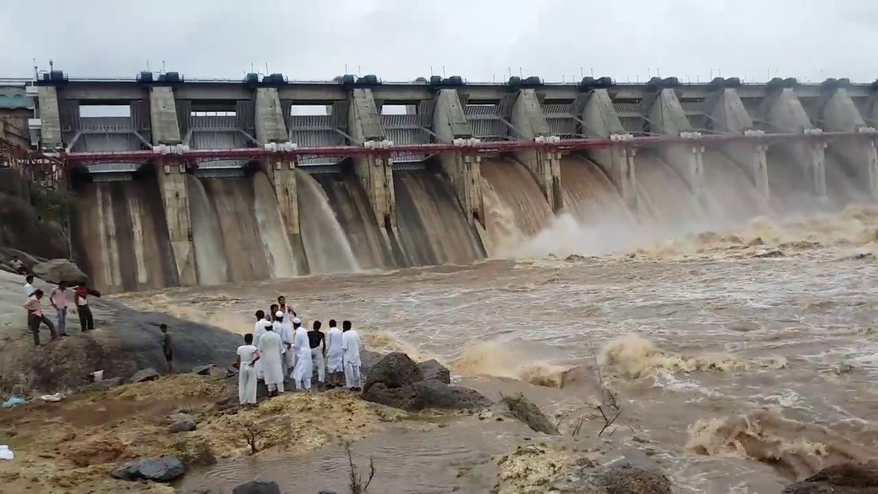 Dharoi dam all gates open - YouTube