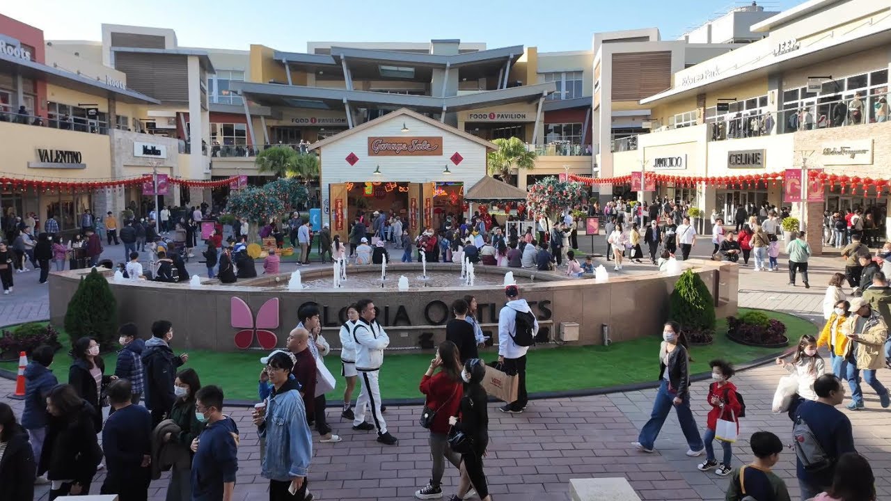 Largest American-Style Outdoor Shopping Mall in Taiwan : Exploring ...