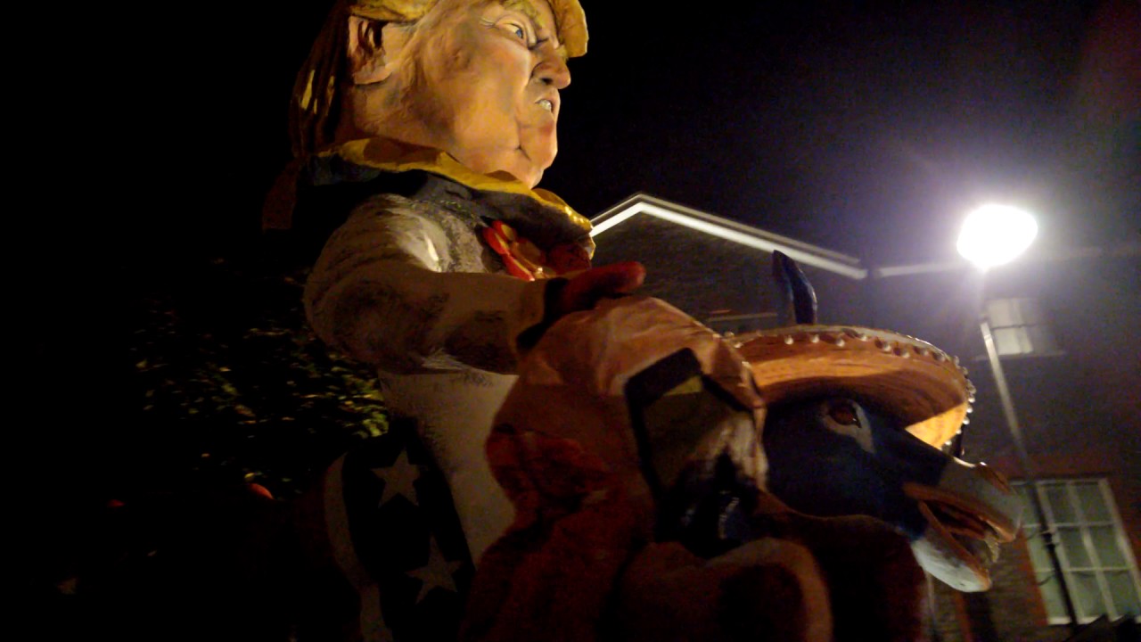 2016-11-05, Lewes Cliffe Bonfire Society Donald Trump effigy - YouTube
