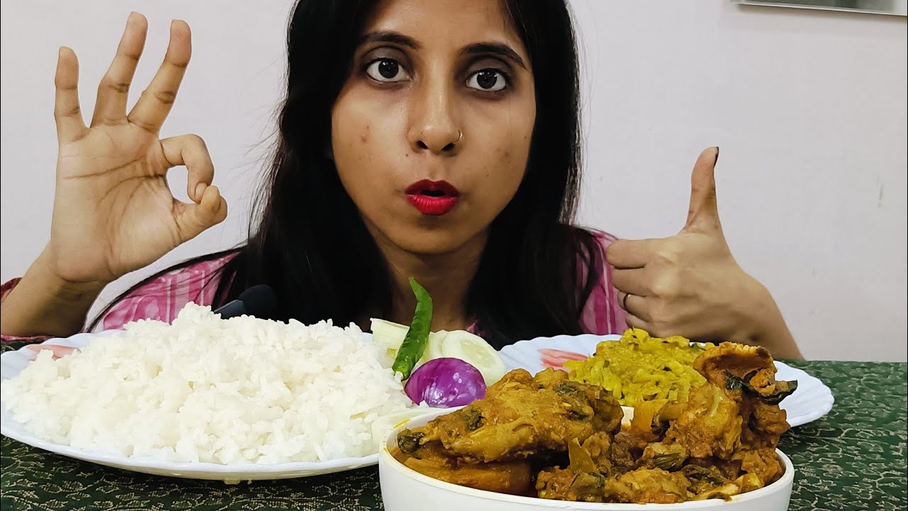 EATING RICE WITH CHICKEN CURRY ! Chicken curry eating show! Spicy ...