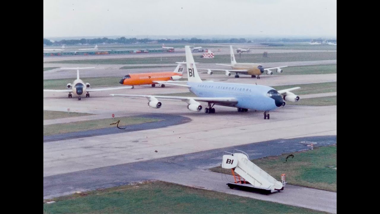 Braniff End of the Plain Plane Public Reveal and Painting of first ...