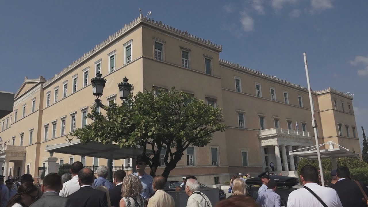 Προσέλευση βουλευτών για την ορκομωσία της νεάς Βουλής - YouTube