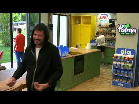 Mes përqafimesh dhe puthjesh, Adioni dhe Fabjola nisin ditën herët në fermë | Ferma Vip 3