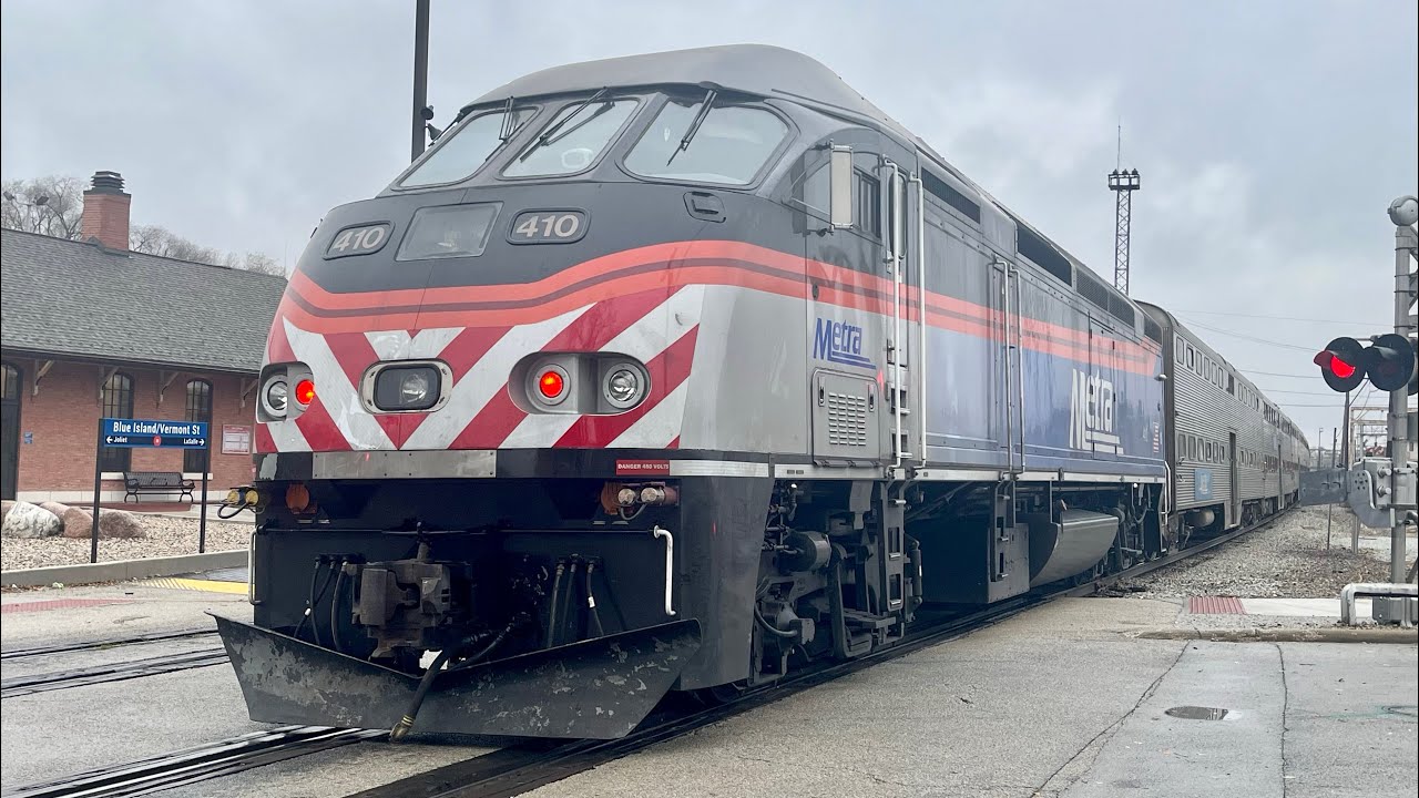 Metra 409 at Blue Island-Vermont - YouTube