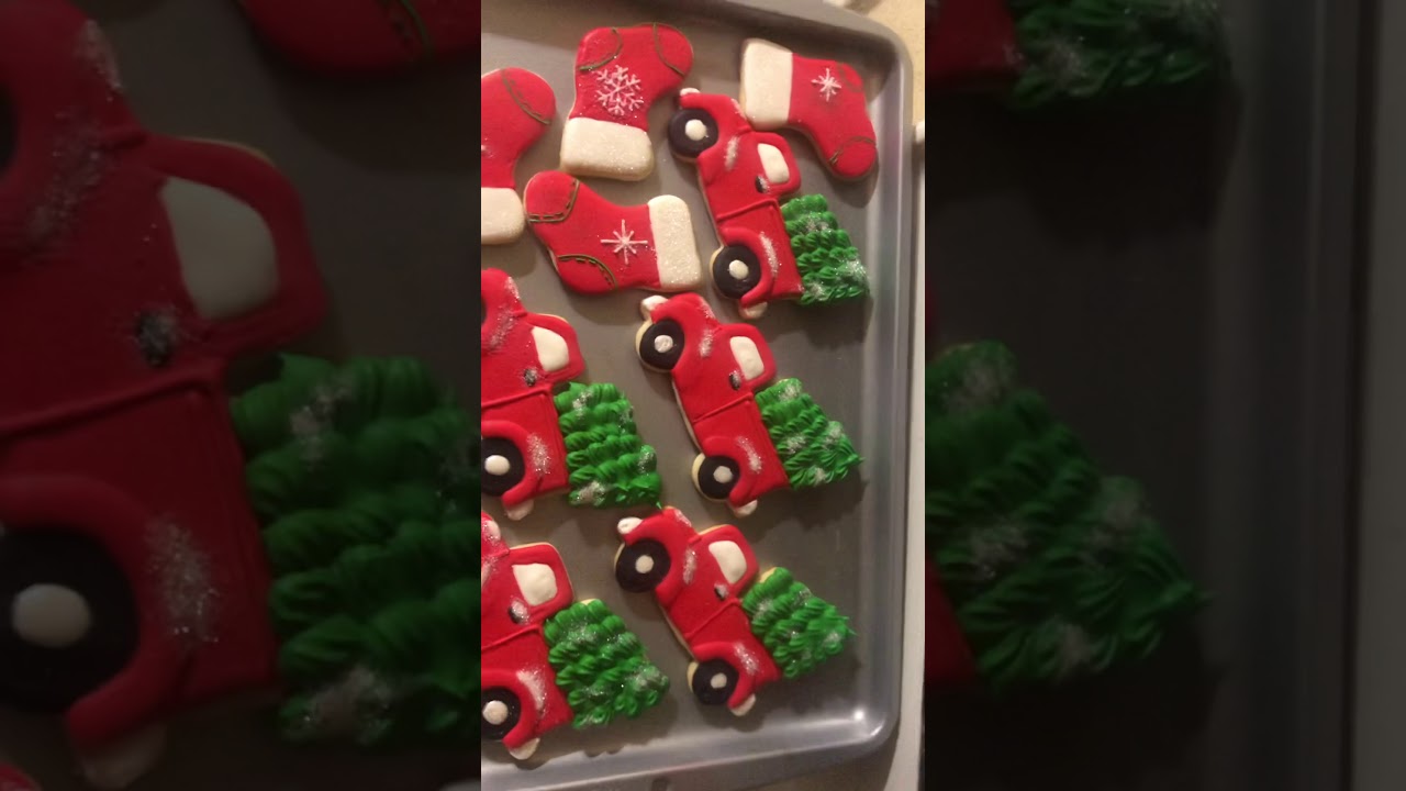 Sugar cookies using my Akaso projector - YouTube