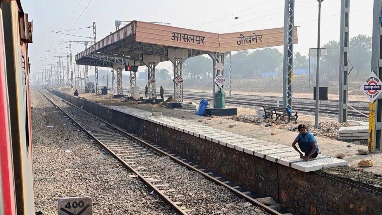 Bhagat Ki Kothi Indore Ranthambhore Express crossing Asalpur Jobner ...