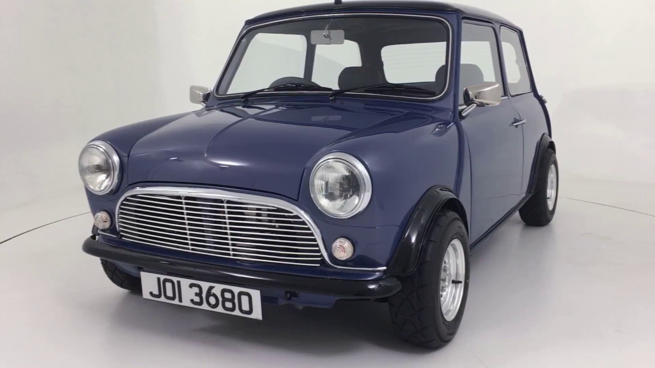 Austin Mini 1975 Cool Blue - YouTube