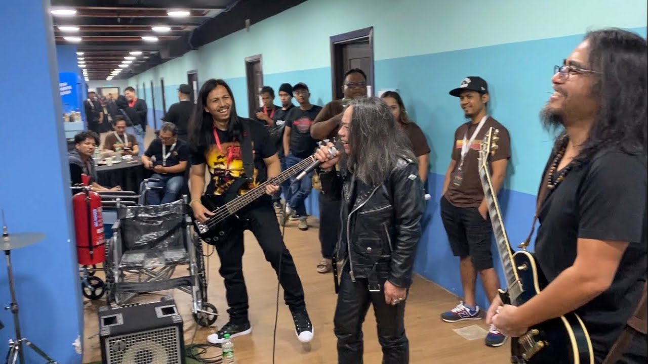 BARBARIK warmup sebelum naik STAGE #doubletrouble #barbarik #rockkapak ...