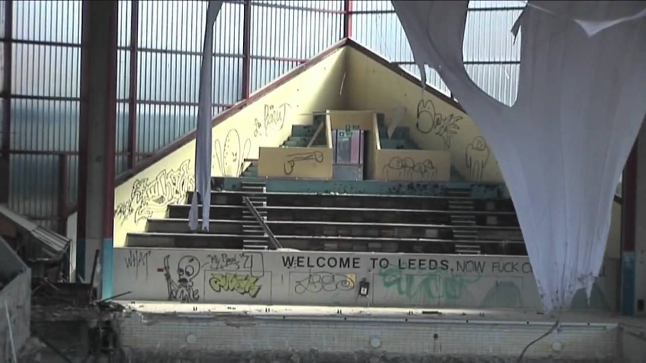 Leeds International Swimming Pool Demolition - YouTube