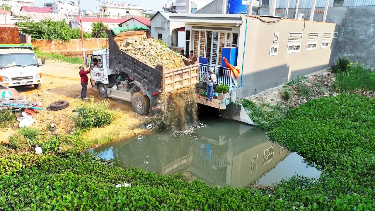 Good Project! truck dumped soil into dirty water pit Flooded by ...