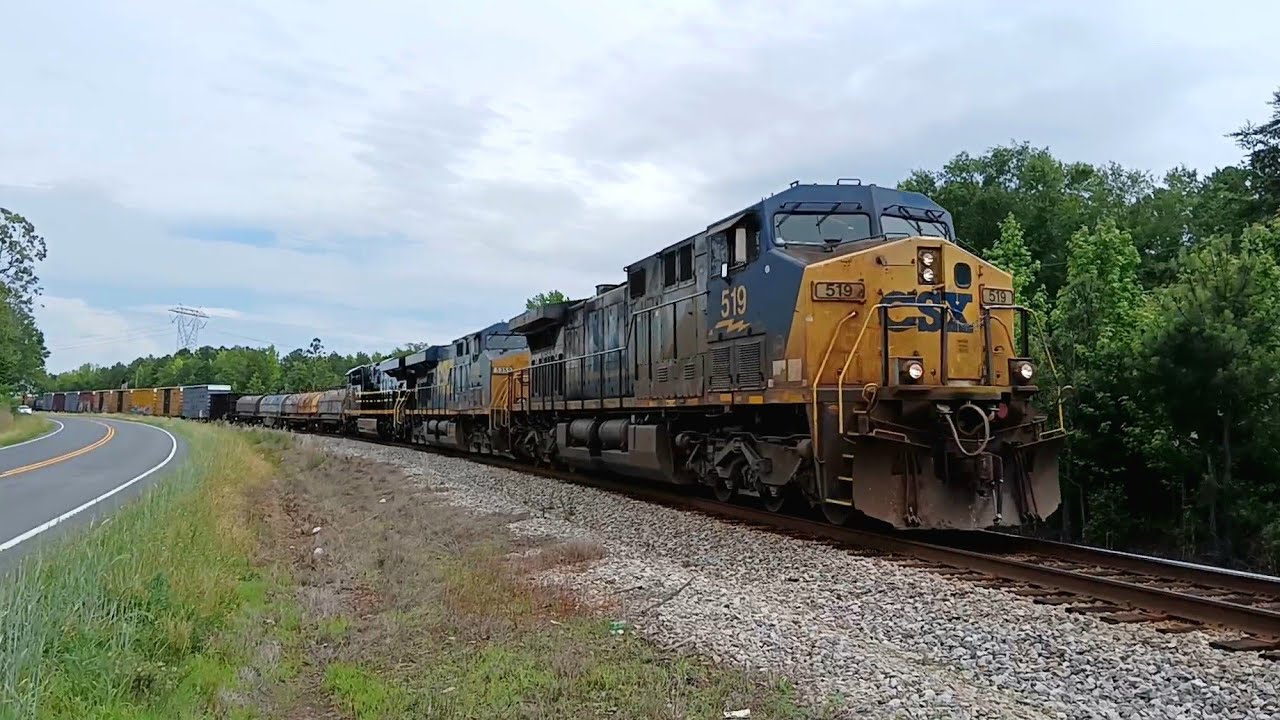 CSXT 519 Leads CSX Train M692 Through Kilgore SC With CSXT 1967(SCL Heritage Unit) Trailing ...