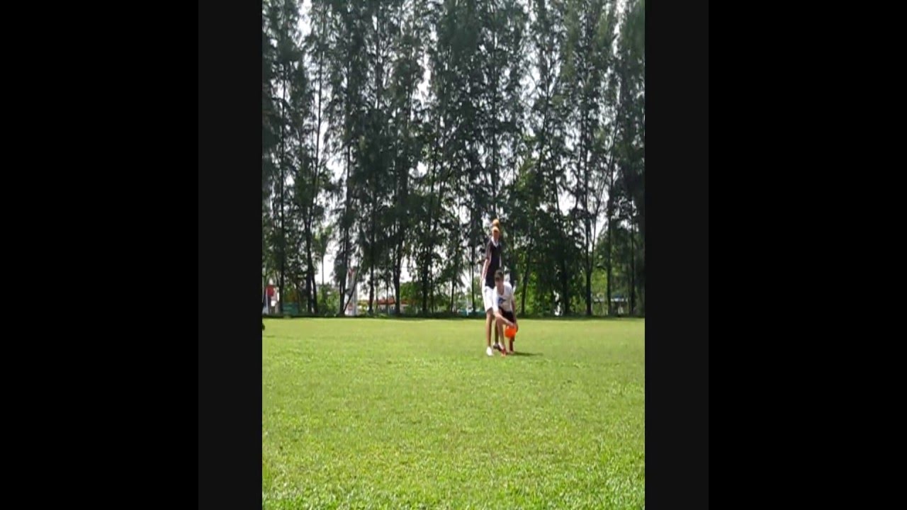 Ultimate Frisbee Introduction / Gameplay - YouTube