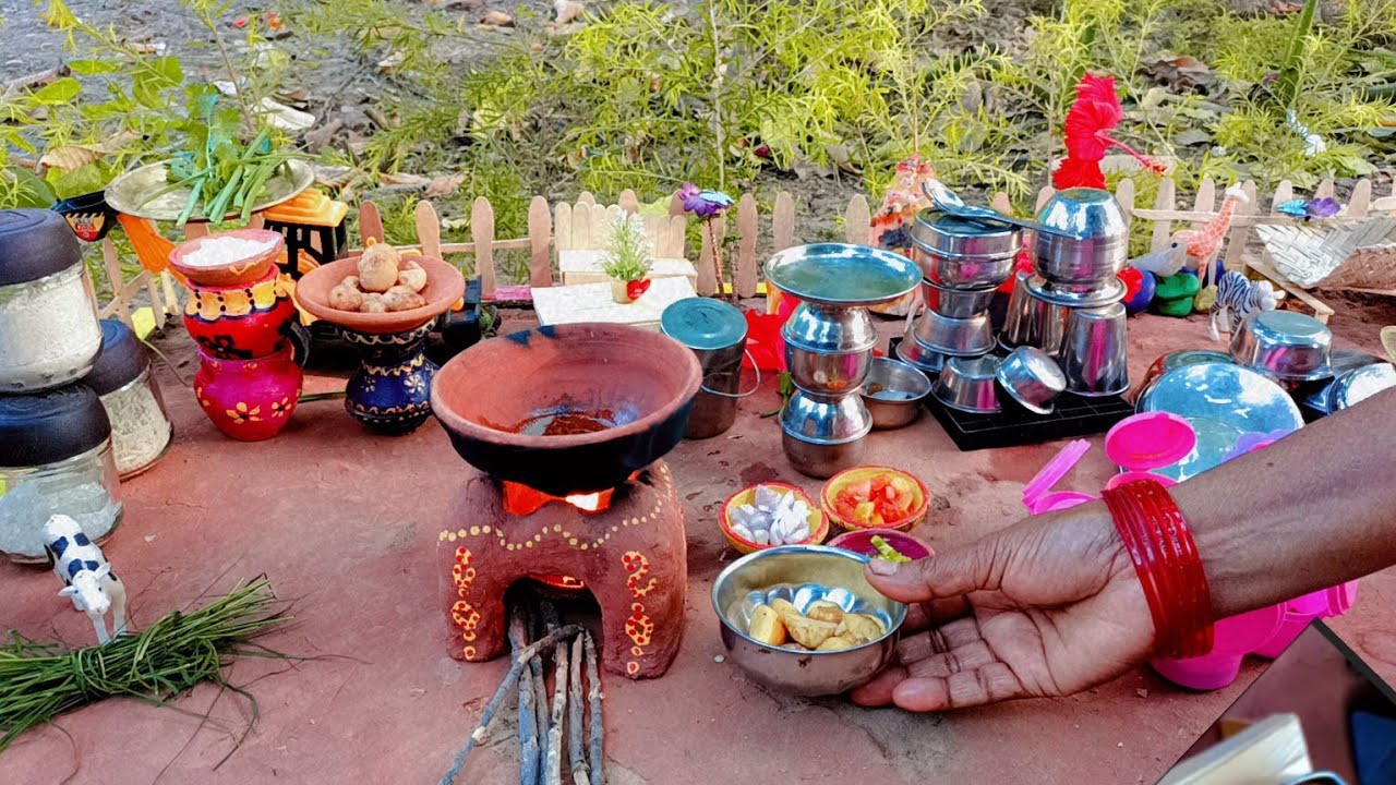 Mini kitchen Puri & masala aloo recipe | aalu ki sabzi and puri cooking ...