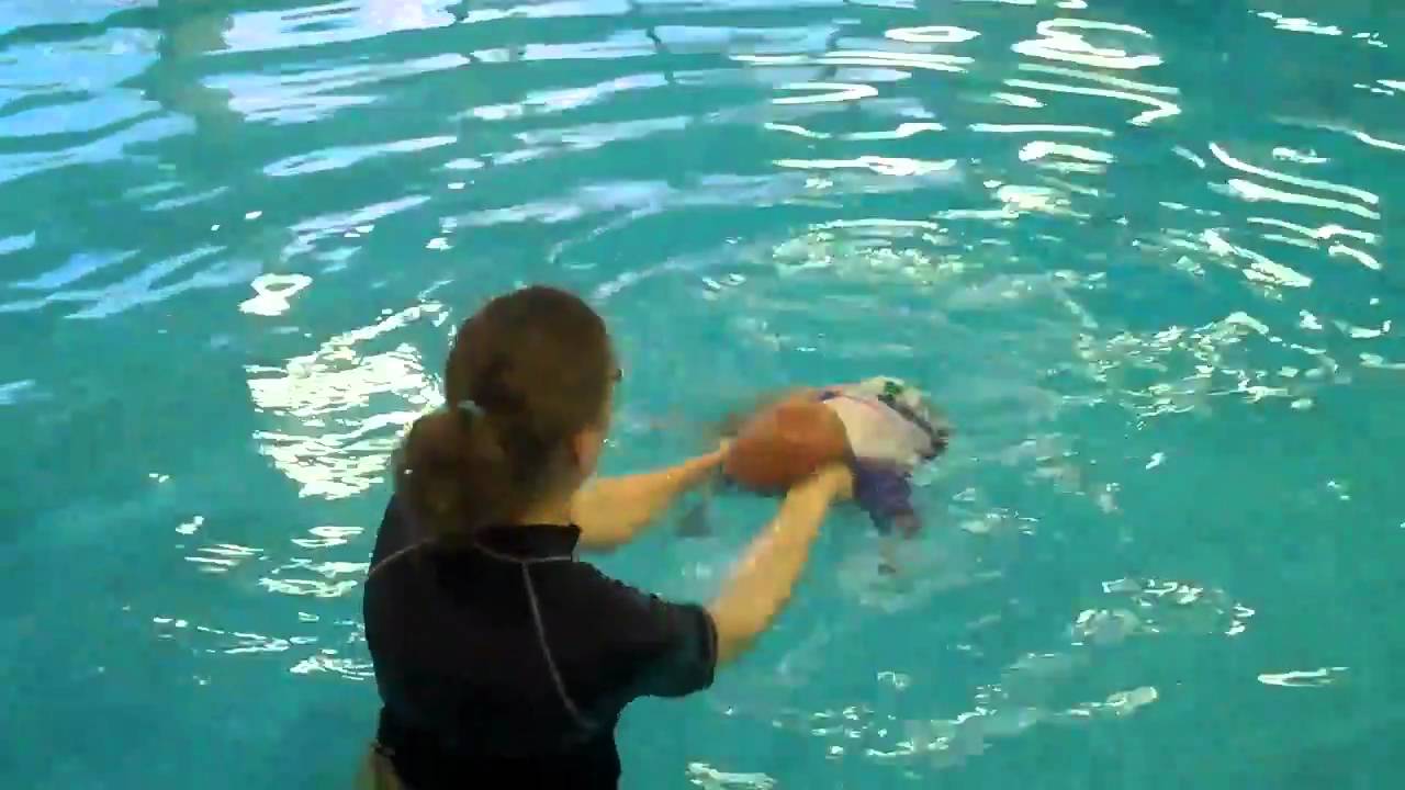 Isla Swimming Lessons Week 4 (a) - YouTube