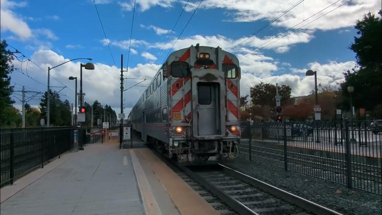 Caltrain Local 229 leads by 4008 Cab Car with 909 F40PH-2CAT at Mountain View Station 11/18/2023 ...