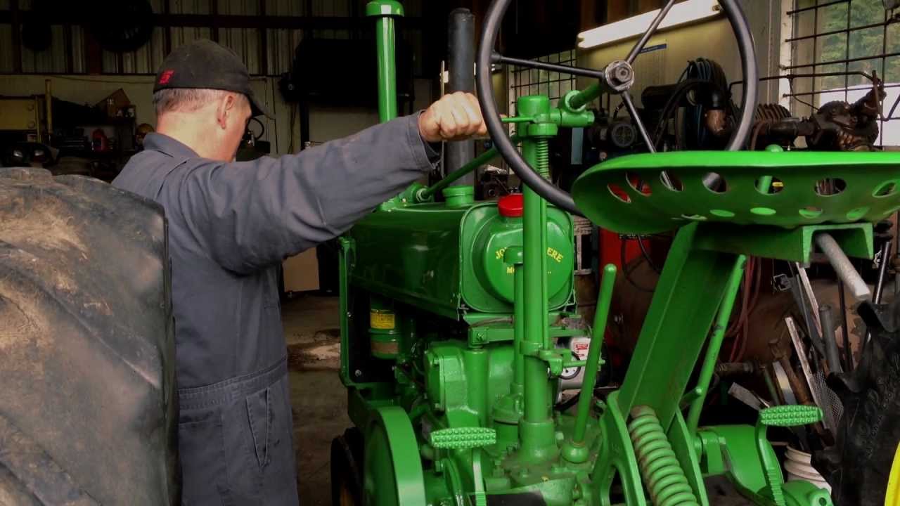 Cranking 1937 John Deere Model B - YouTube