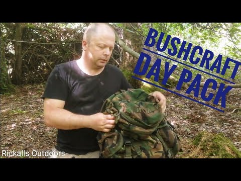 What I carry in my bushcraft day bag | Day pack - YouTube