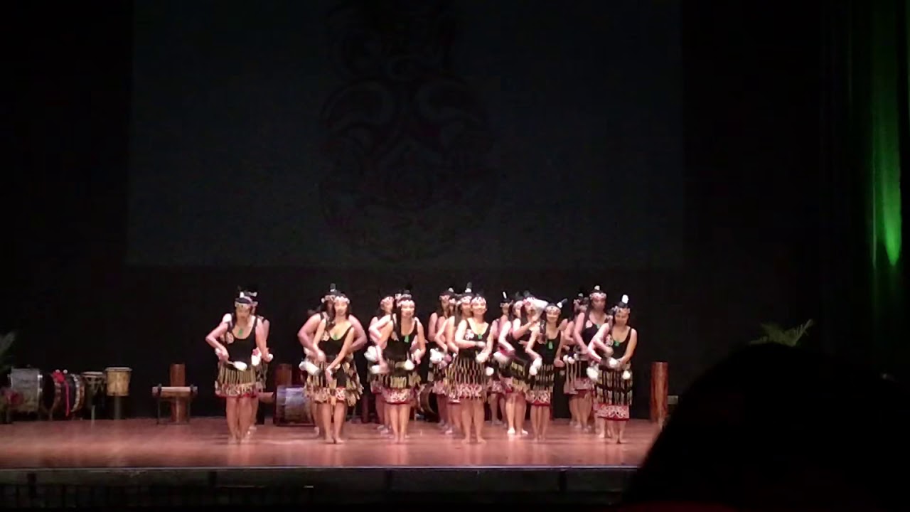 Polynesian Club Maori dance , Peyton Midori, short poi ball - YouTube