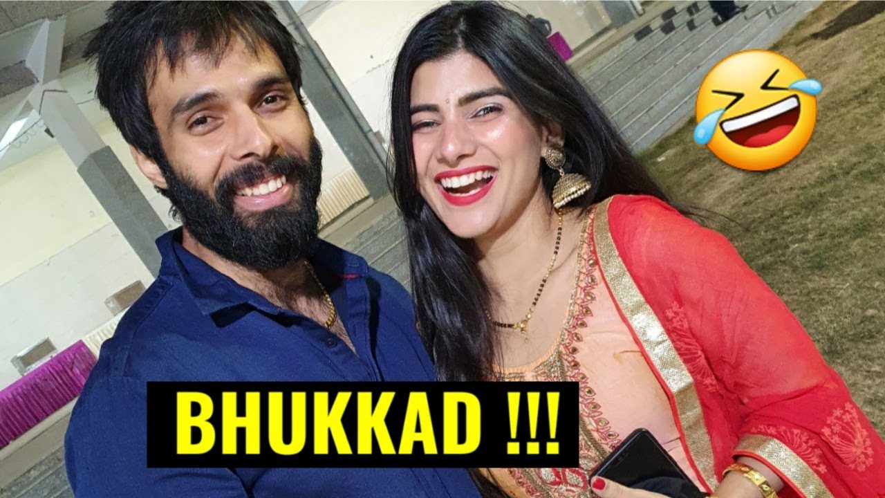 SHAADI MEIN AISE KON KHAATA HAI !! 😱🤣 She is a Tiktok Star 🤣😱 Deepak ...