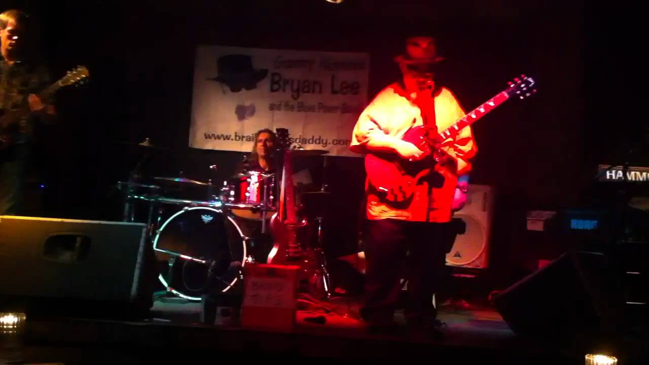 Bryan Lee live New Orleans French Quarter - YouTube