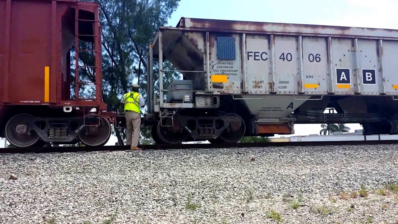 FEC 109 picking up cars in Lake Park - YouTube