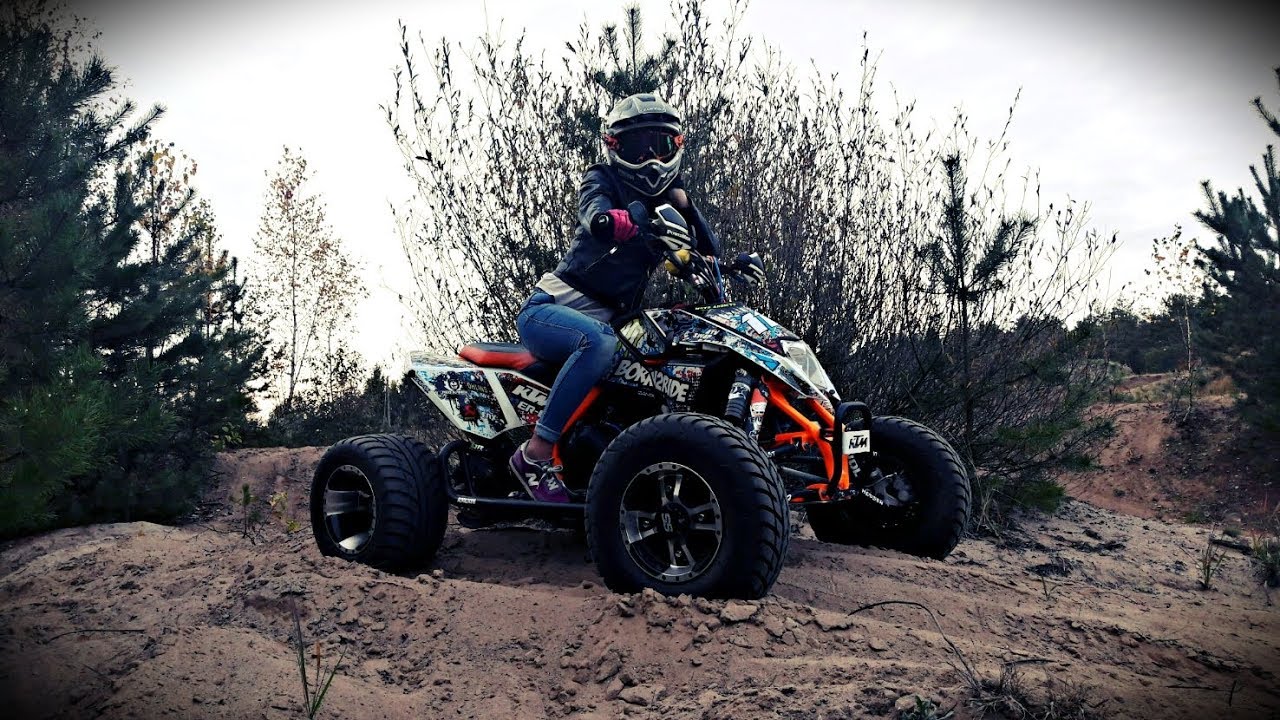 Girl riding a ATV KTM-er6 - YouTube