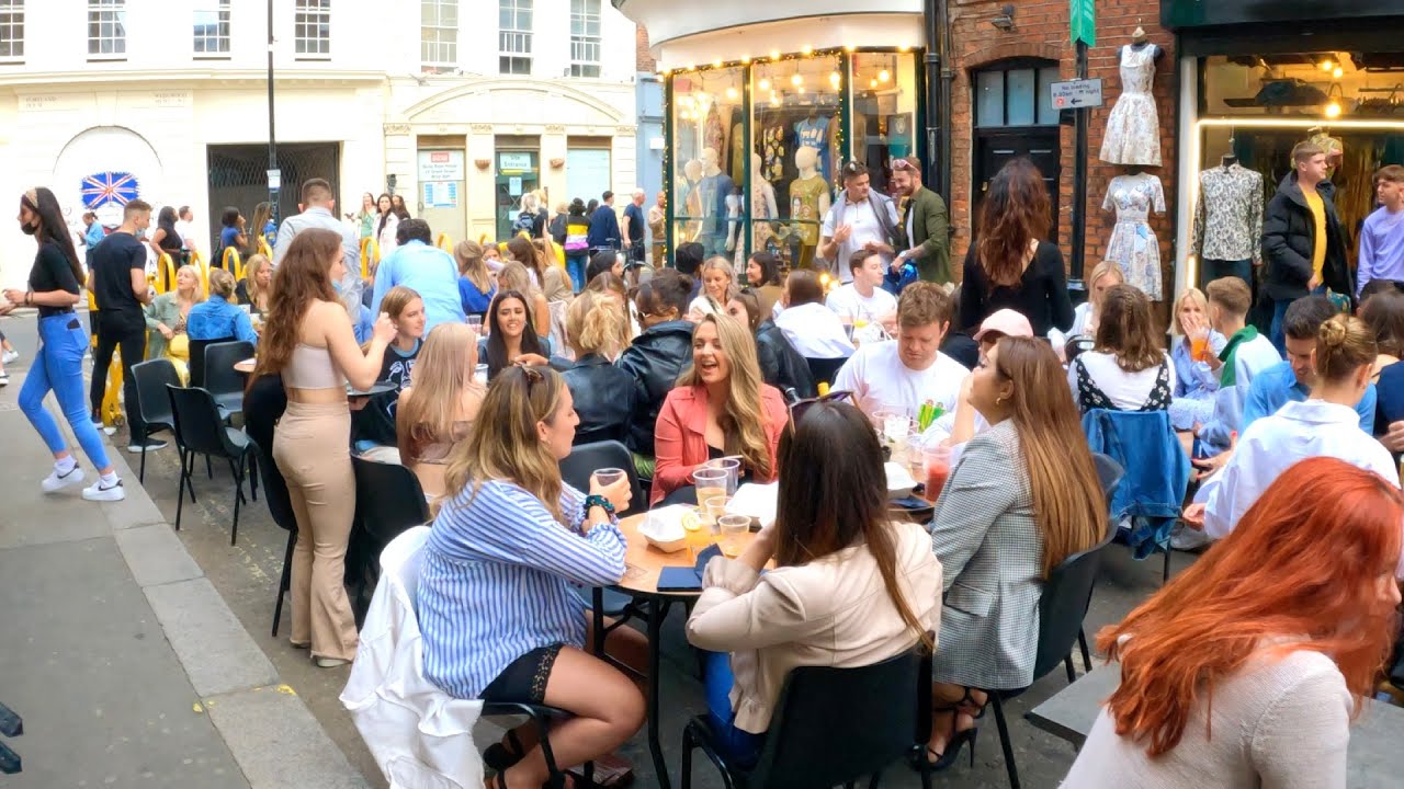 Soho | Eating out | Drinking out | Outdoor sittings [4K] - YouTube
