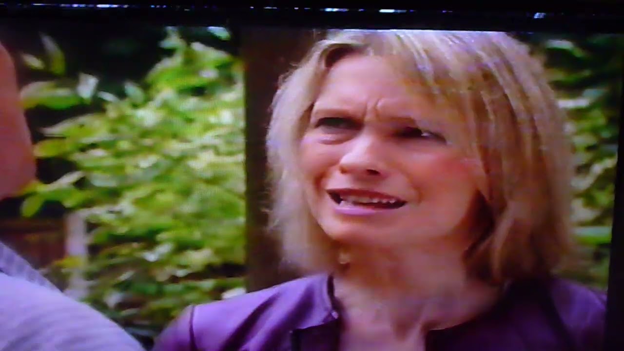 Brookside Jacqui Dixon attacks Lisa Farnham September 2001 - YouTube