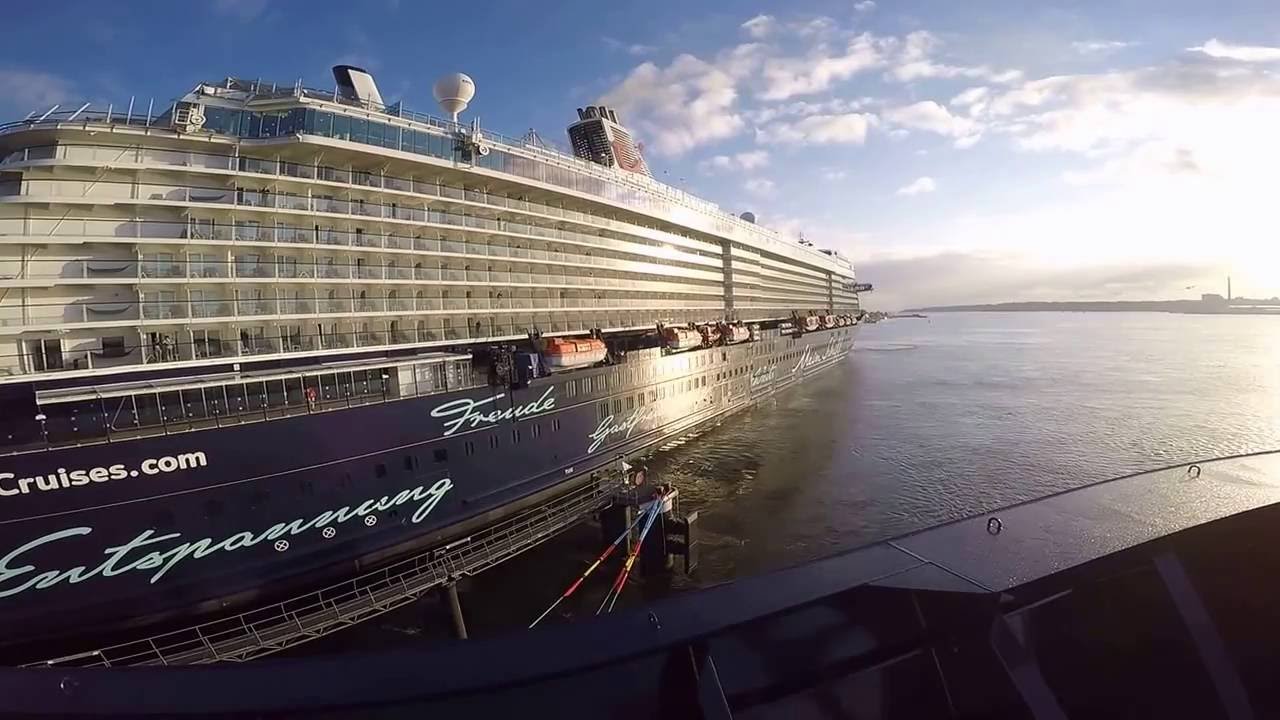Mein Schiff 4 & 5 in Kiel-Ansicht vom Bug der Mein Schiff 5 - YouTube