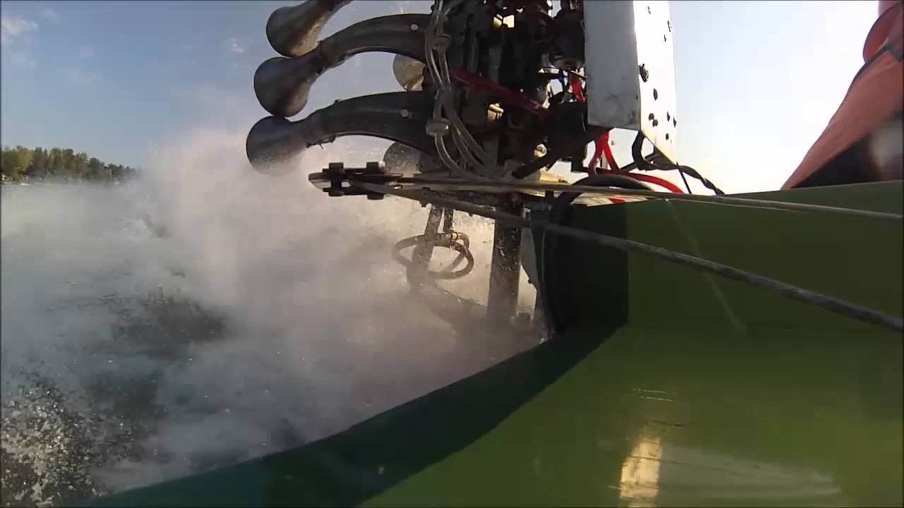 1100 Runabout Quincy Looper Engine Shot - YouTube