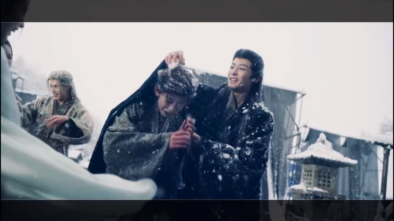 20240122 Hou Minghao and the cast of Fangs of Fortune plays with snow ...