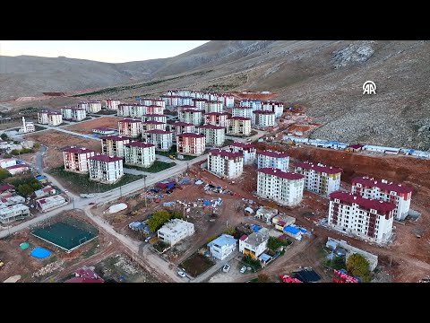 Depremin merkez üssü Elbistan'da inşa edilen TOKİ afet konutları havadan görüntülendi