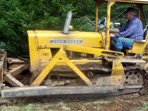John Deere 440 crawler - YouTube