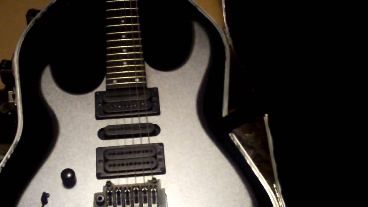 Carvin Guitar DC145 - YouTube