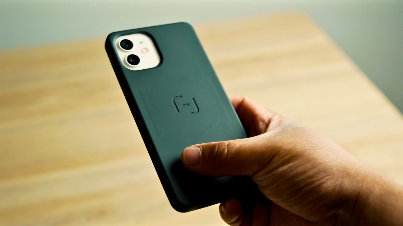 THIS IPhone phone case sticks to (almost) anything! | MagBak legit or ...