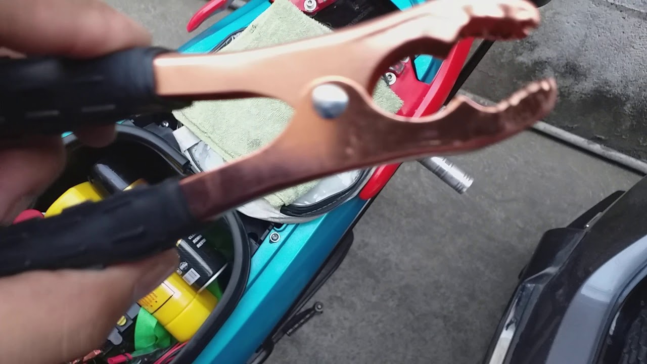 HOW TO JUMP-START👉 CAR TO MOTORCYCLE - YouTube