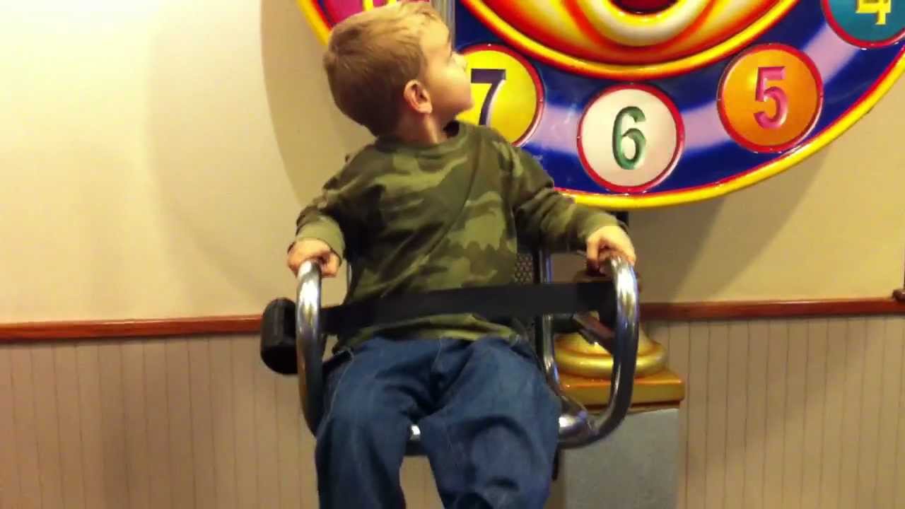 Chucky Cheese Clock Ride - YouTube