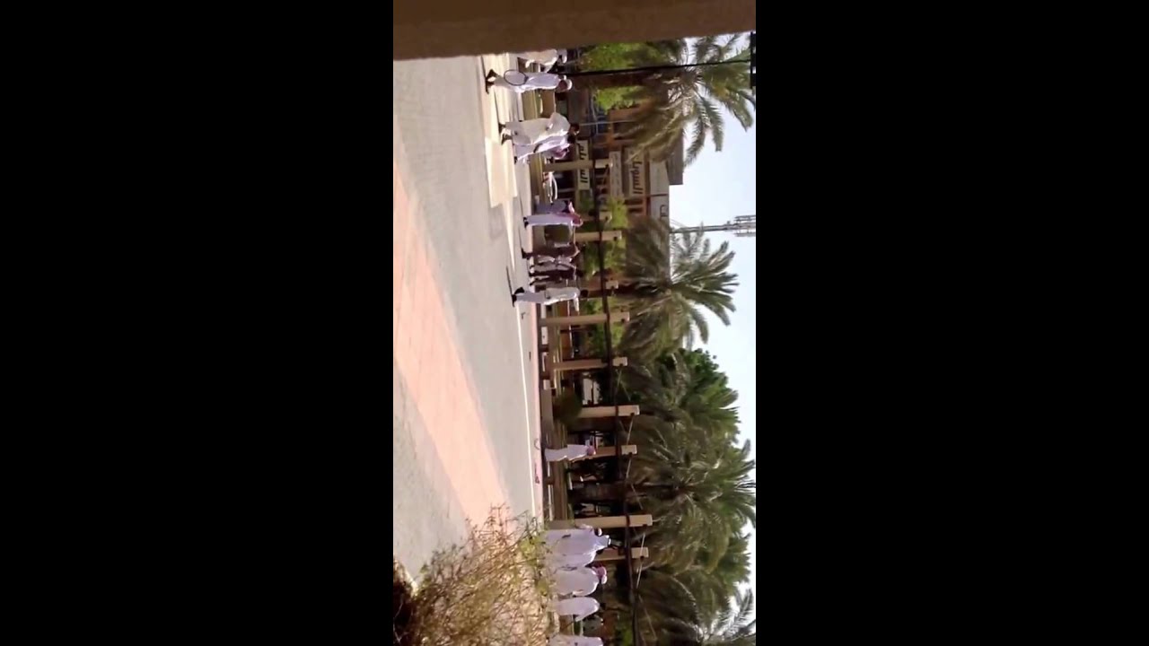 طلق نار امام المحكمة العامه اليوم 18/10/1434 GUN FIRE IN RIYADH - YouTube