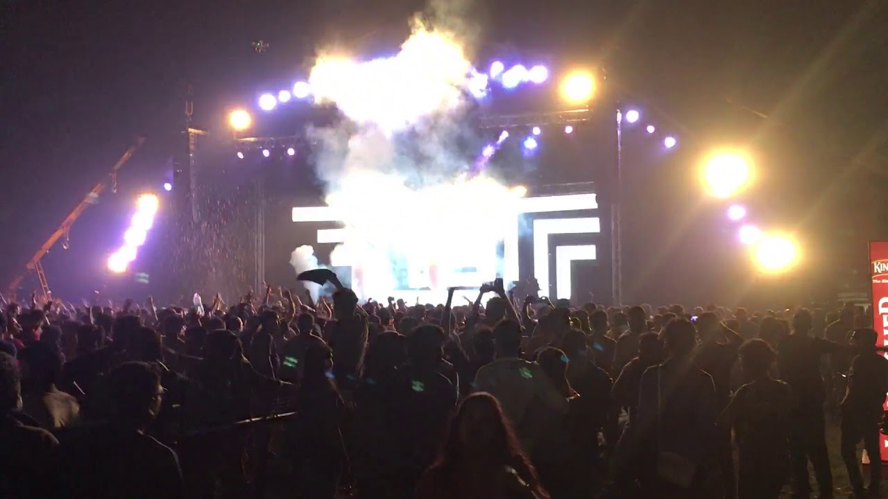 Sunburn Party in Kochi # revibe # New Year 2018 - YouTube