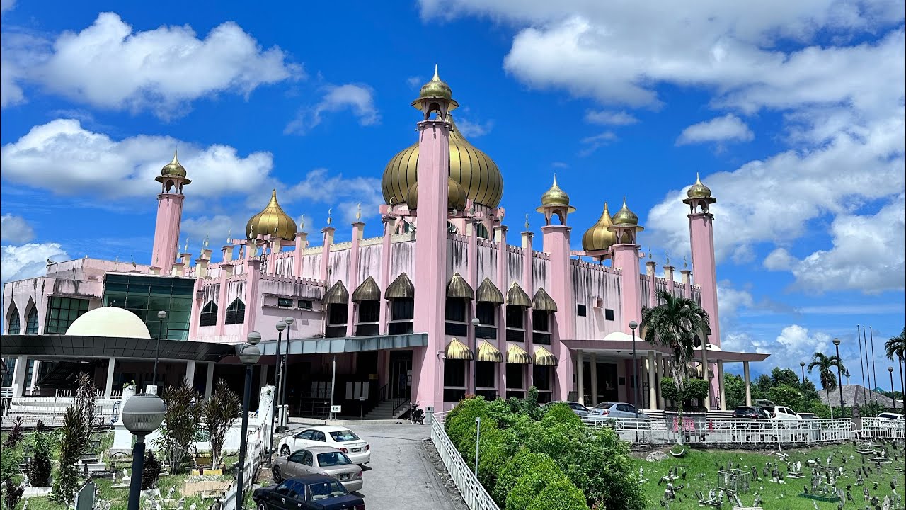 Azan Merdu Solat Zuhur di Masjid Bahagian Kuching, Sarawak - YouTube