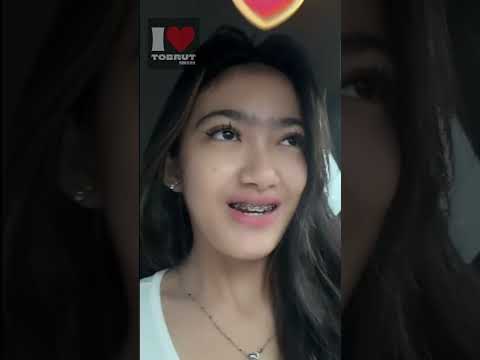 Live TikTok Syakirah di Mobil