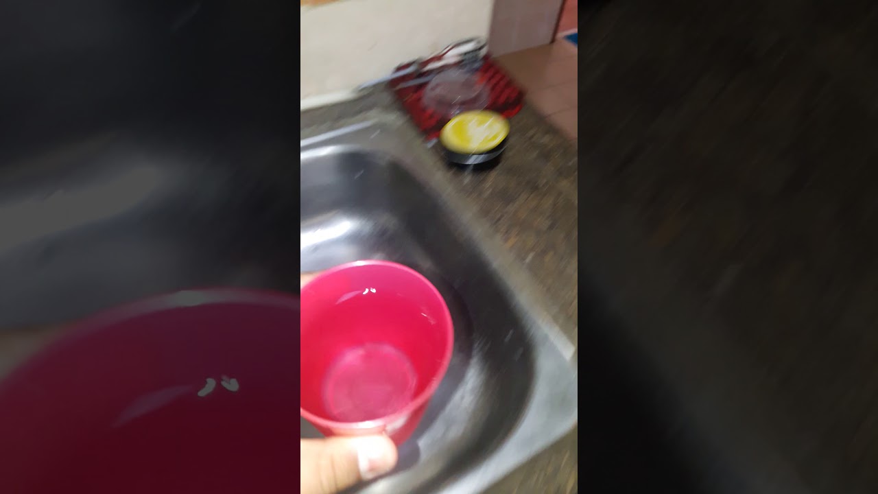 Cara untuk menuang air di dalam cawan - YouTube