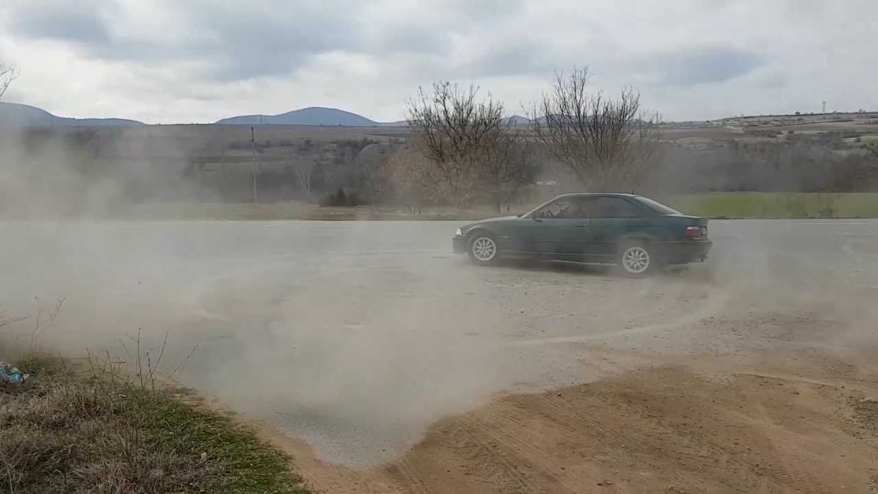 Bmw e36 320i straight pipe burnout - YouTube