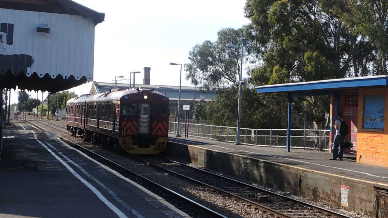 Red Hen railcars passing through bowden towards the city - YouTube