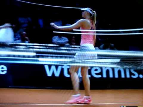 Maria Sharapova Falls Down - YouTube