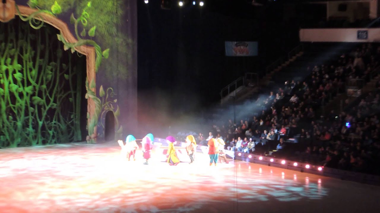 Disney on Ice Seven Dwarfs Singing Hi Ho - YouTube